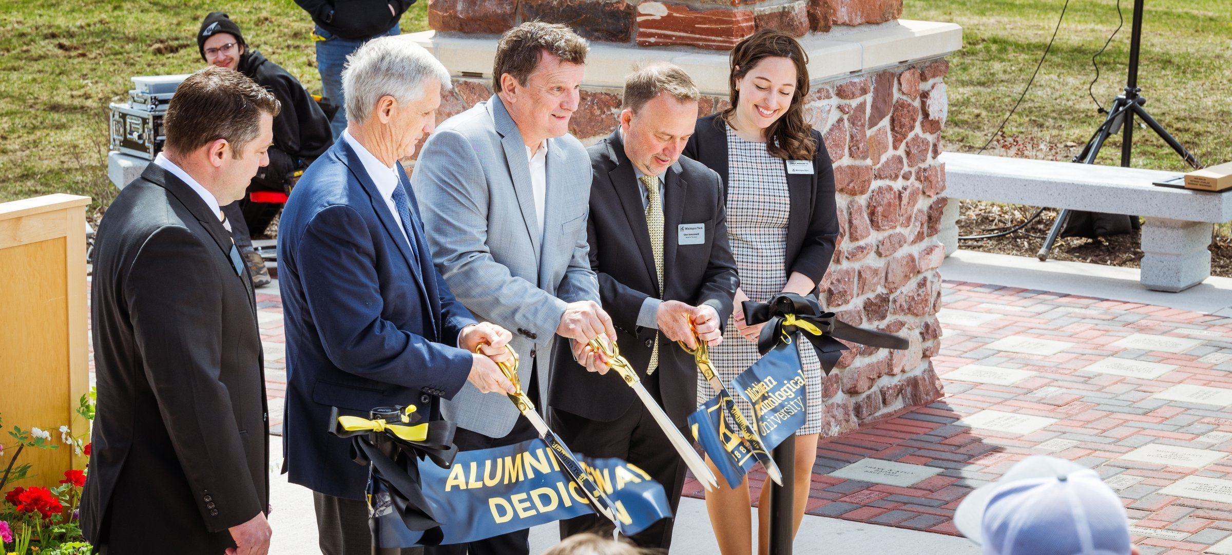 Alumni Gateway Arch Dedicated During Commencement Weekend | Michigan ...
